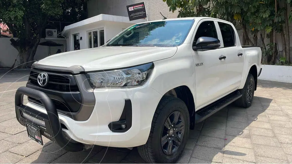 Toyota Hilux Cabina Doble SR usado (2022) color Blanco precio $480,000