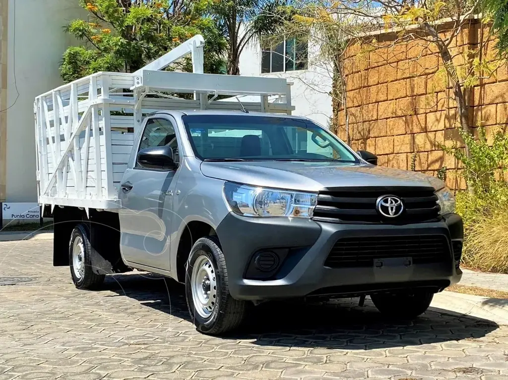 Toyota Hilux Chasis Cabina financiado en mensualidades enganche $88,600