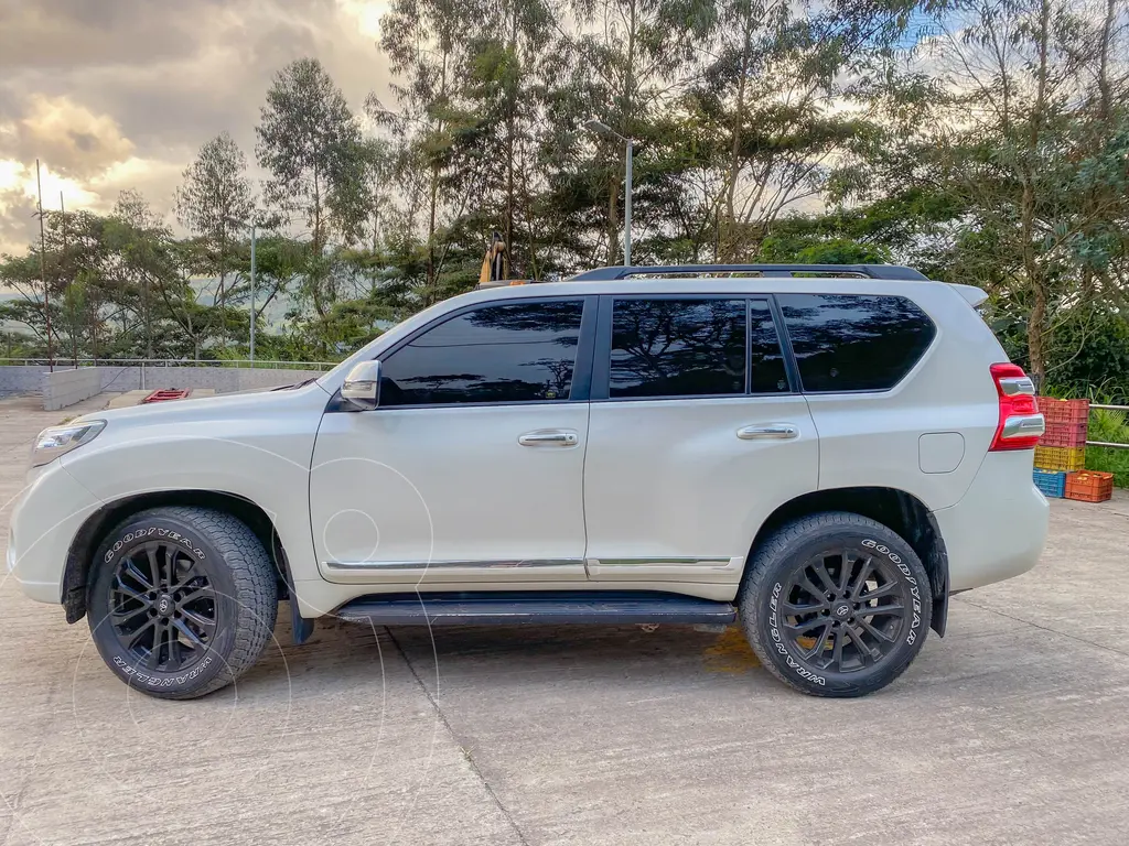 Toyota Prado 3.0L Diesel TXL usado (2015) color Blanco precio $200.000.000