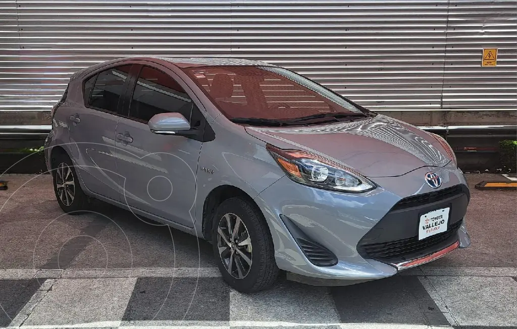 Toyota Prius C 1.5L usado (2021) color Gris precio $370,000