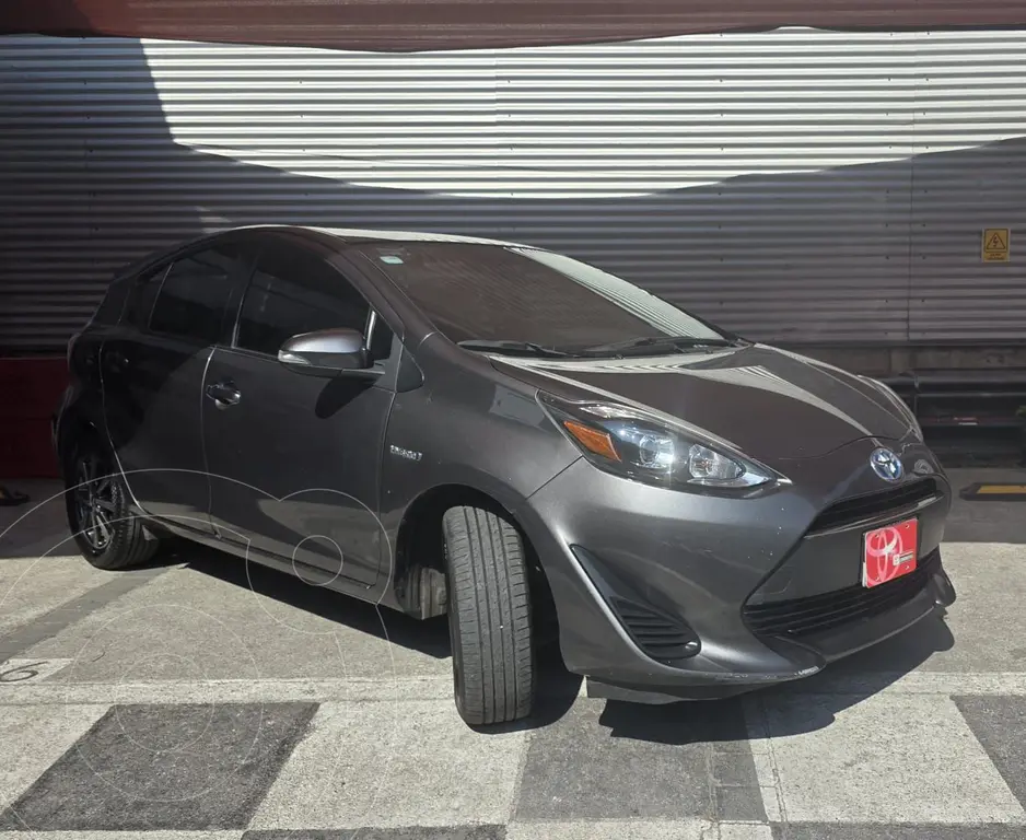 Toyota Prius C 1.5L usado (2019) color Gris precio $262,000