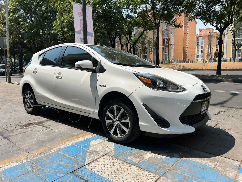 Toyota Prius C 1.5L usado (2019) color Blanco precio $265,000
