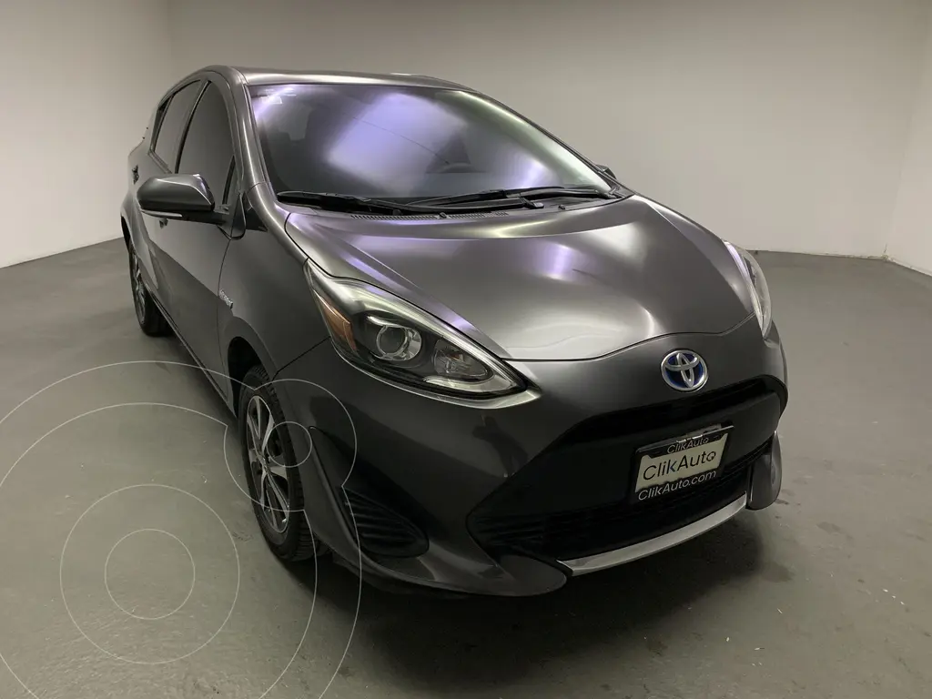 Toyota Prius C 1.5L usado (2020) color Gris precio $325,000