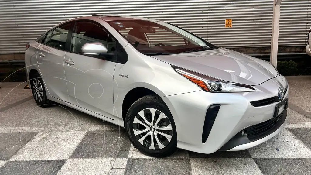 Toyota Prius Premium usado (2021) color plateado precio $385,000
