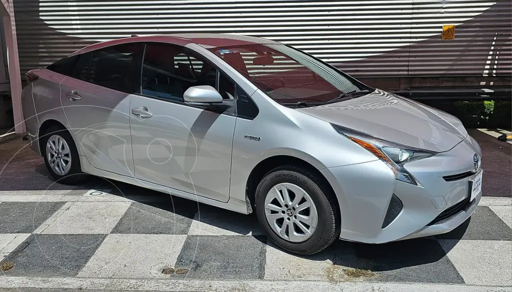 Toyota Prius BASE usado (2018) color plateado precio $350,000