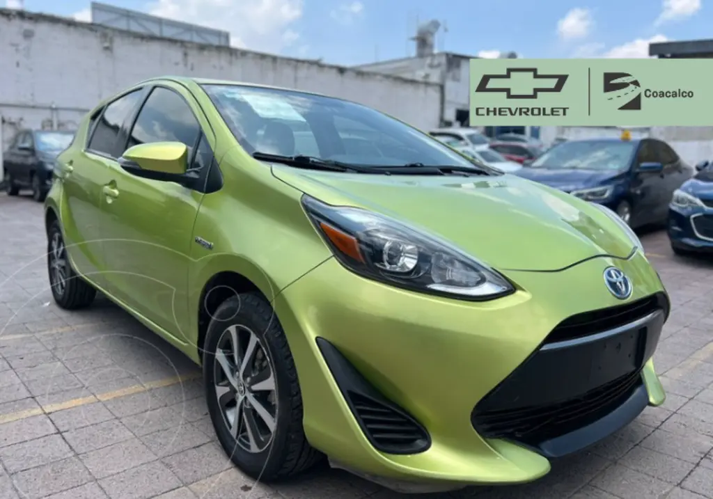 Toyota Prius BASE usado (2019) color Verde Lima precio $240,000