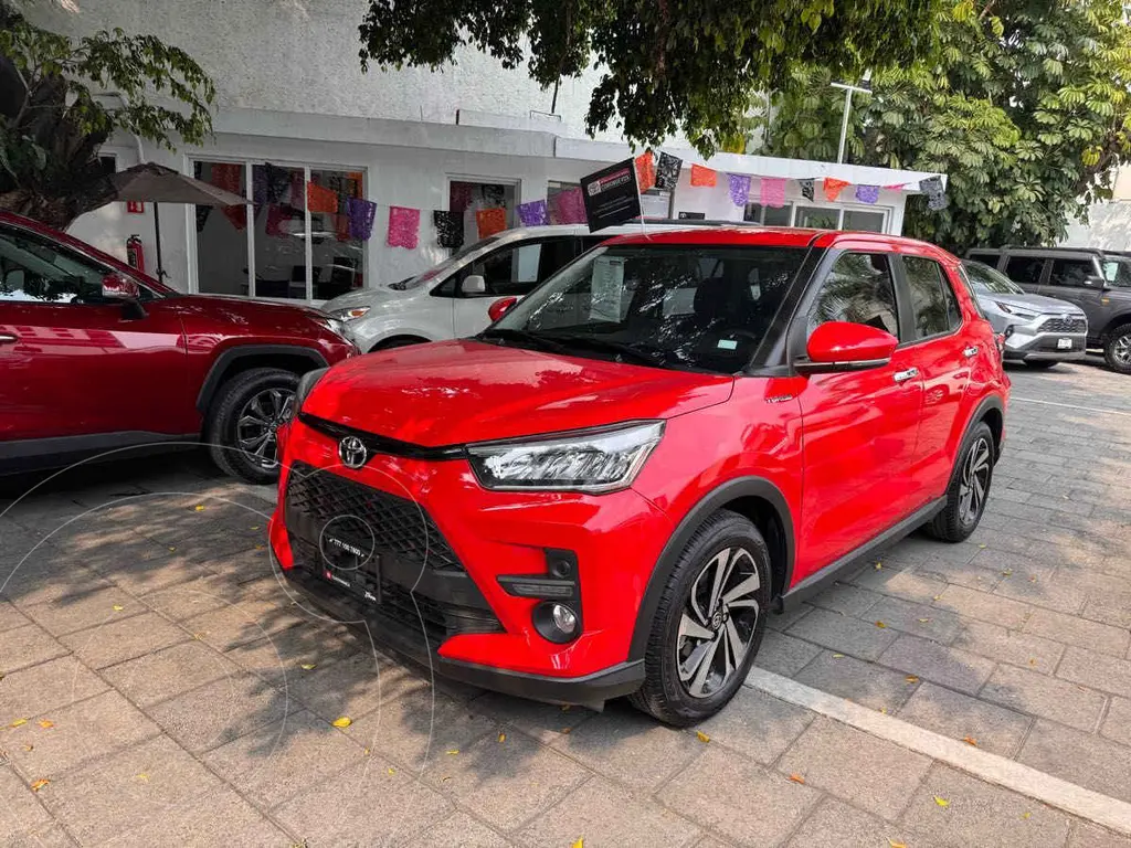 Toyota Raize XLE Aut usado (2023) color Rojo precio $340,000
