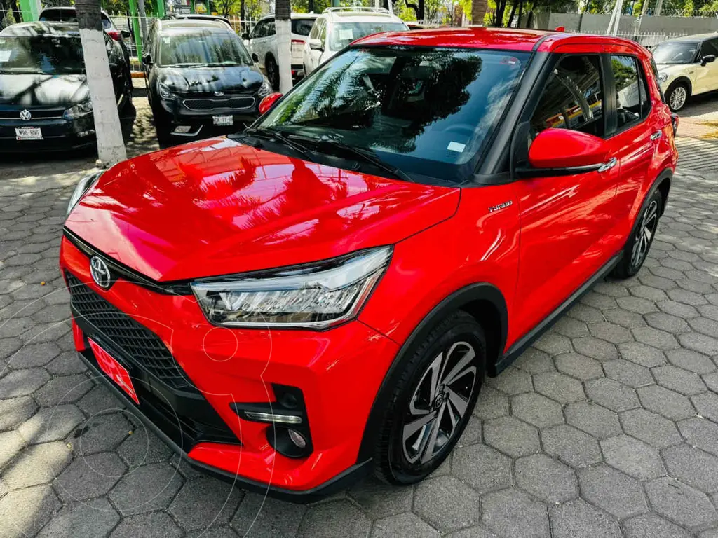 Toyota Raize XLE Aut usado (2022) color Rojo precio $377,000
