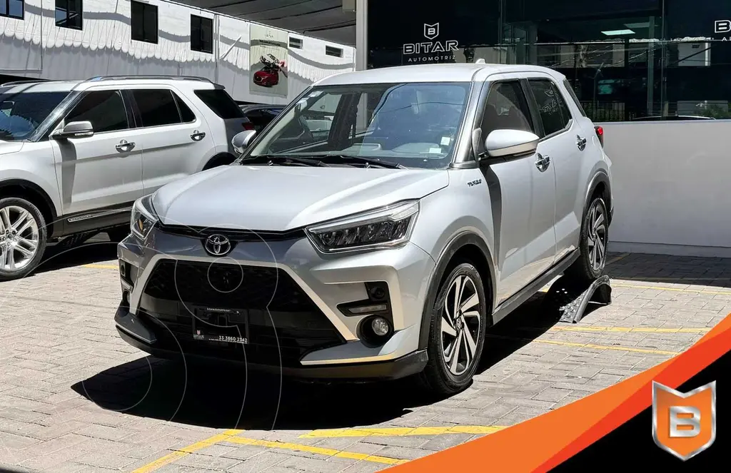 Toyota Raize XLE Aut usado (2022) color Plata precio $349,900