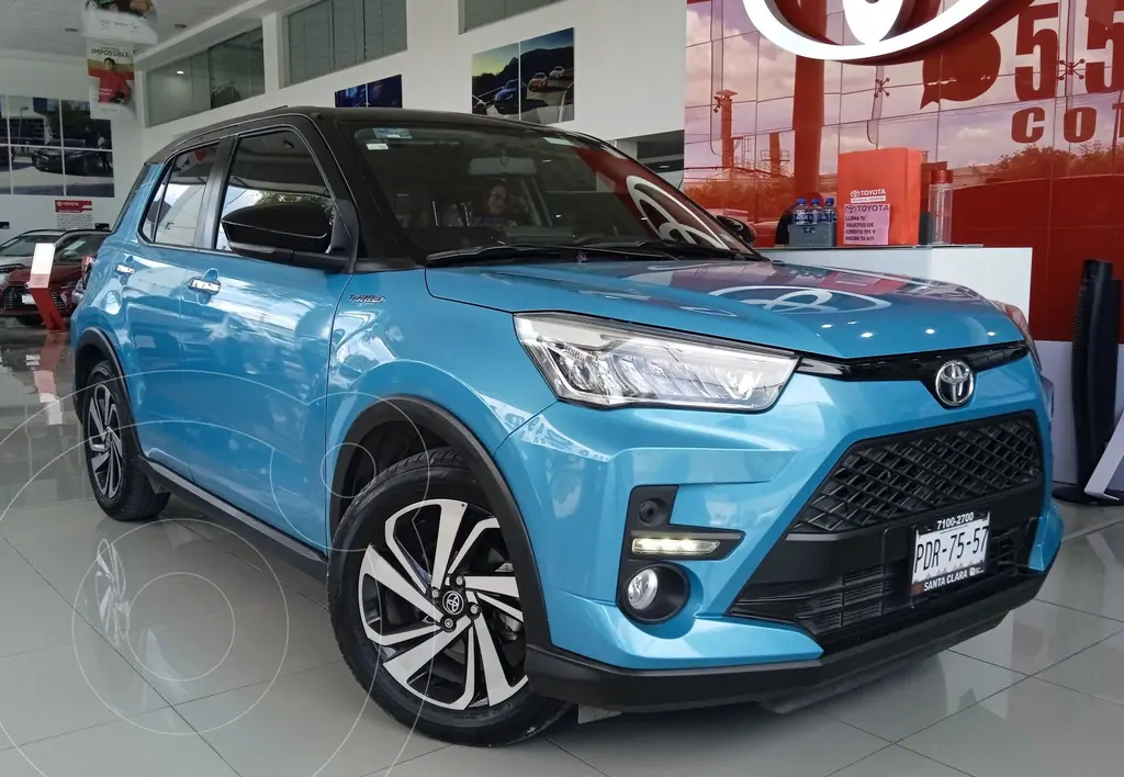 Toyota Raize XLE Aut Bi-Tono usado (2022) color Turquesa precio $300,000