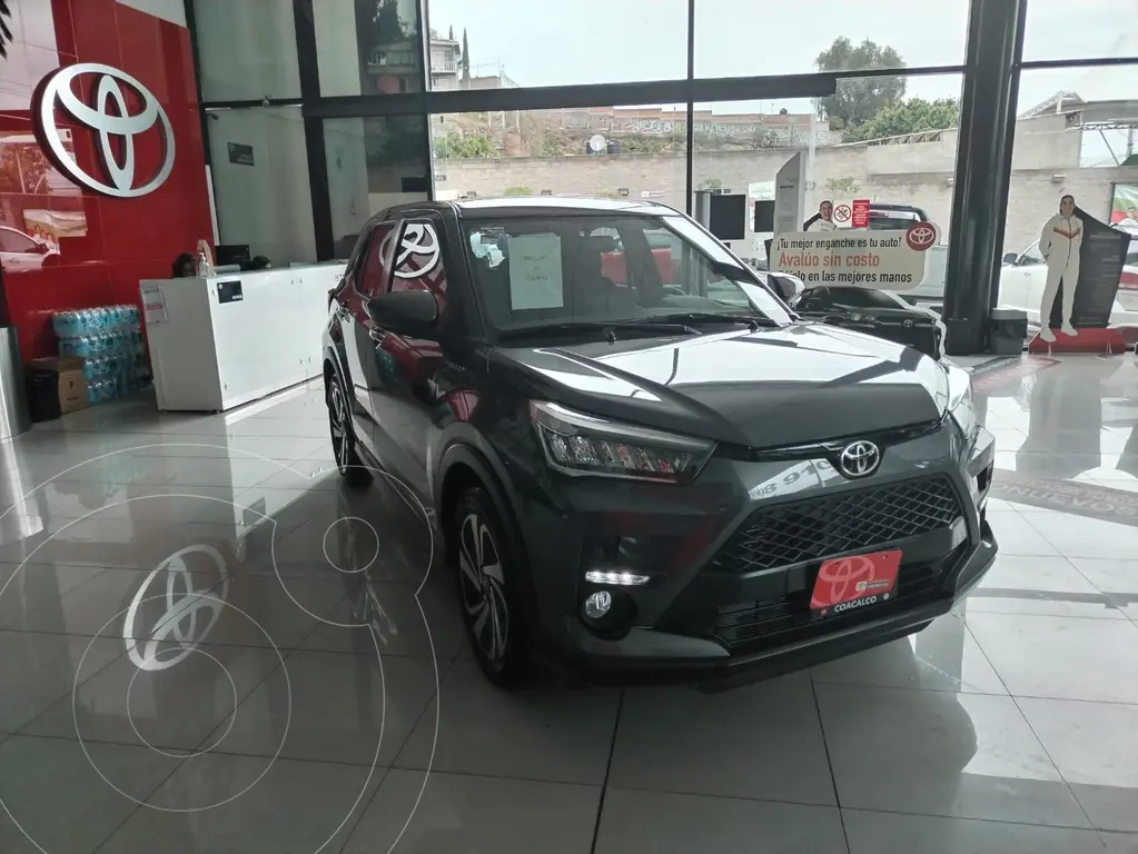 Toyota Raize XLE Aut usado (2024) color Gris precio $379,000