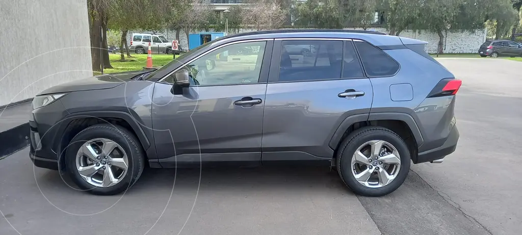 Toyota Rav4 2.0L LE Aut usado (2021) color Gris precio $20.500.000