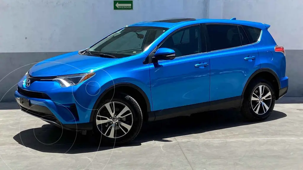 Toyota RAV4 XLE 4WD usado (2016) color Azul precio $389,000