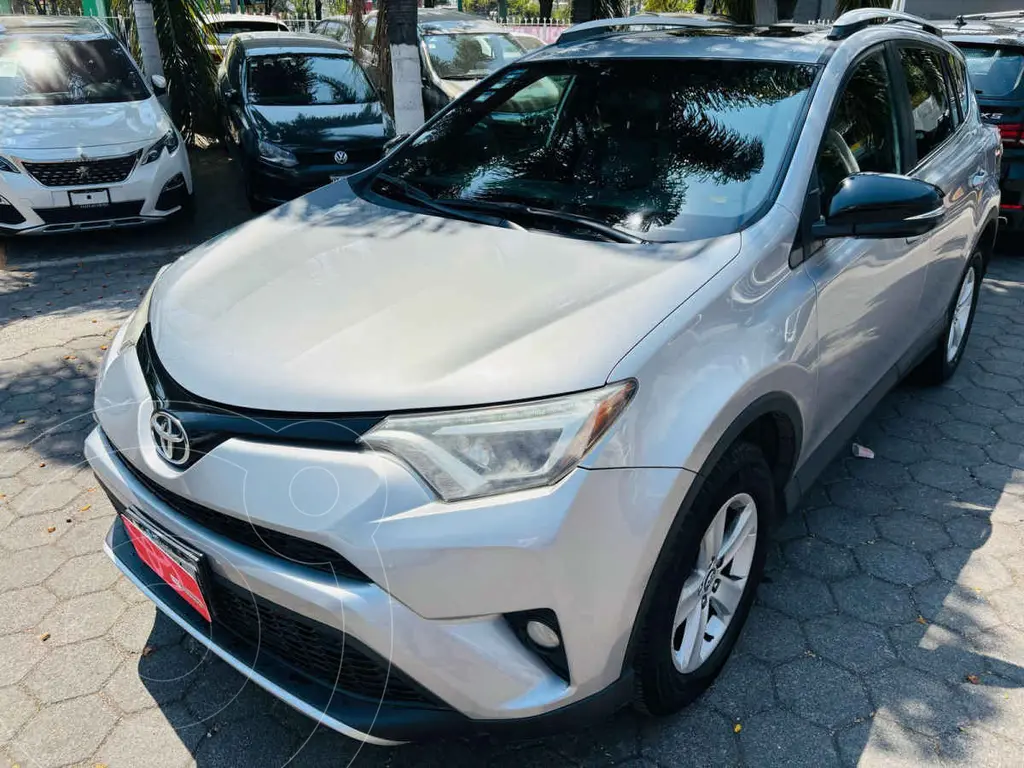 Toyota RAV4 SE 4WD usado (2016) color Plata precio $317,000