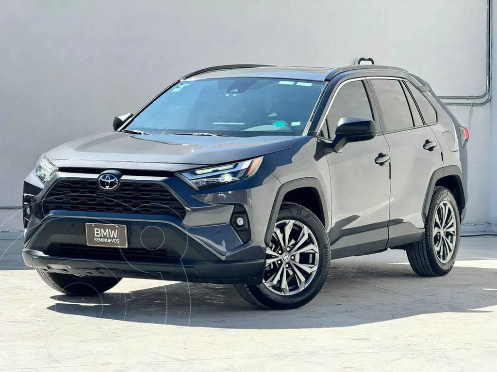 Toyota RAV4 XLE usado (2022) color Gris precio $539,000