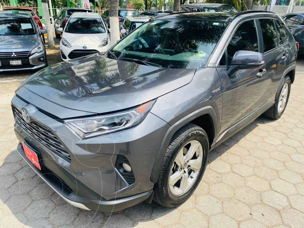 Toyota RAV4 XLE usado (2021) color Gris precio $619,000