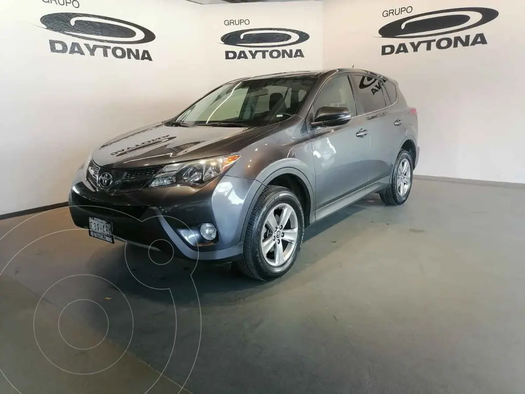 Toyota RAV4 XLE 4WD usado (2015) color Gris precio $319,000
