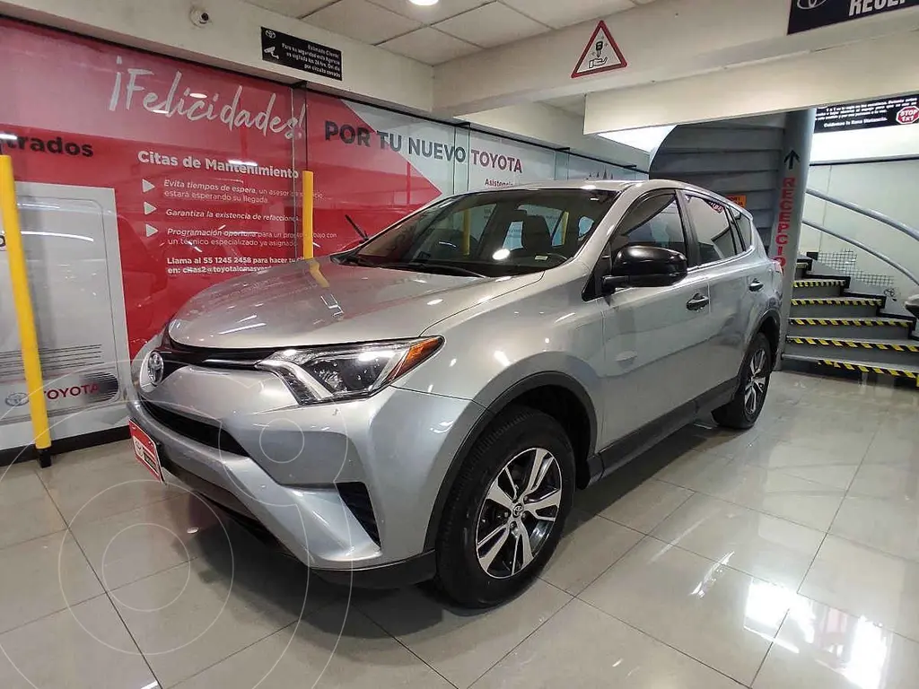Toyota RAV4 LE usado (2016) color Plata precio $315,100