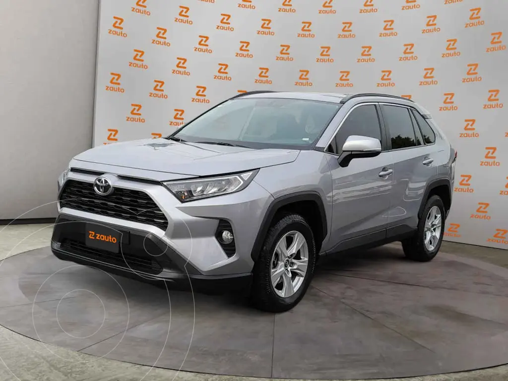 Toyota RAV4 XLE usado (2019) color Gris precio $419,000