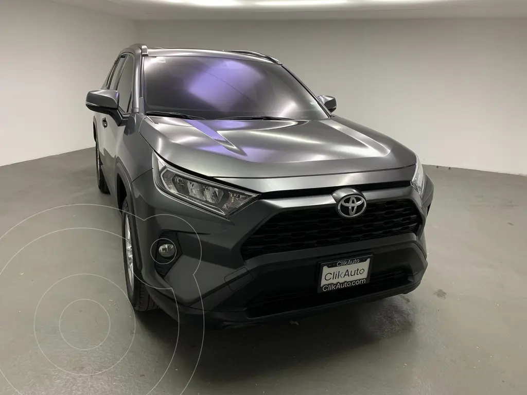 Toyota RAV4 XLE usado (2020) color Gris precio $505,000