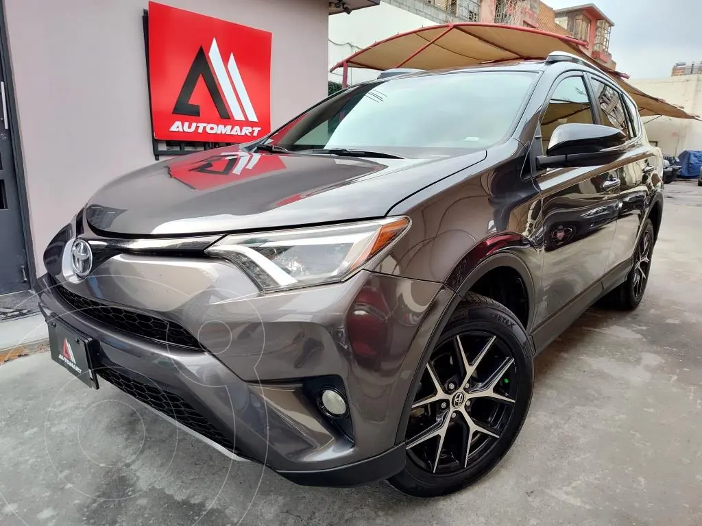 Toyota RAV4 SE 4WD usado (2017) color Gris Oscuro precio $359,000