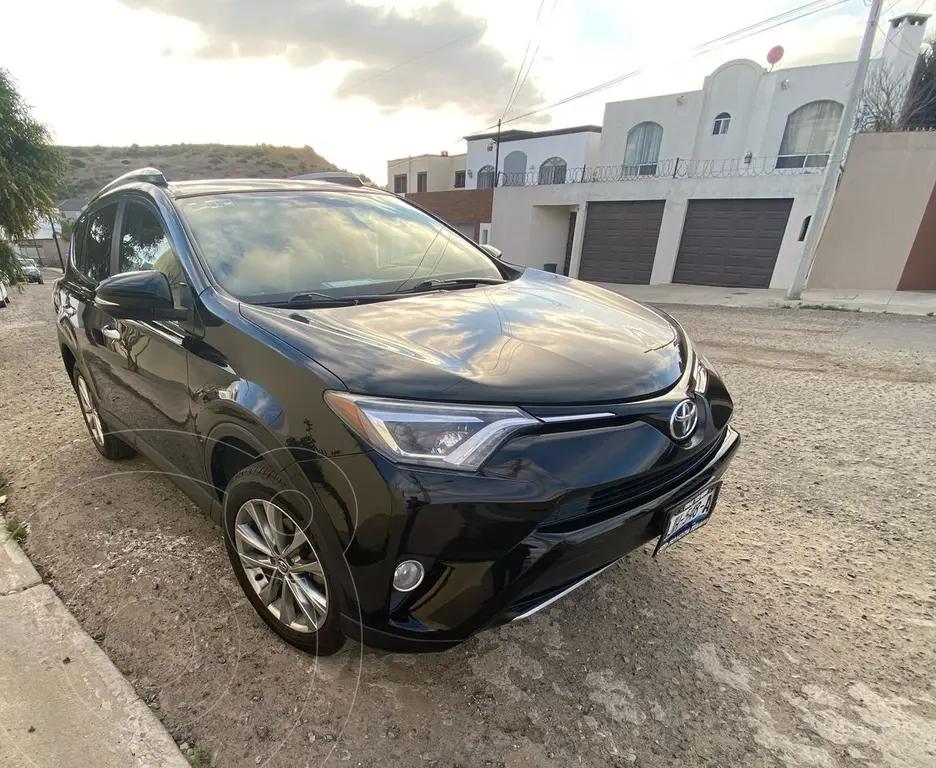 Toyota RAV4 Limited 4WD usado (2017) color Negro precio $300,000