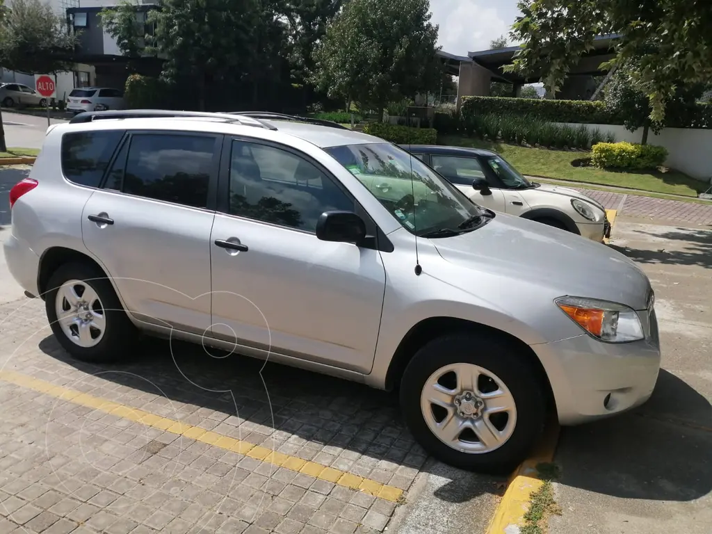 Toyota RAV4 2.4L Base usado (2007) color Gris Plata precio $172,000