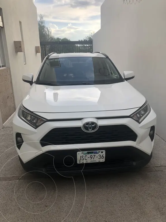 Toyota RAV4 XLE 4WD usado (2020) color Blanco precio $510,000