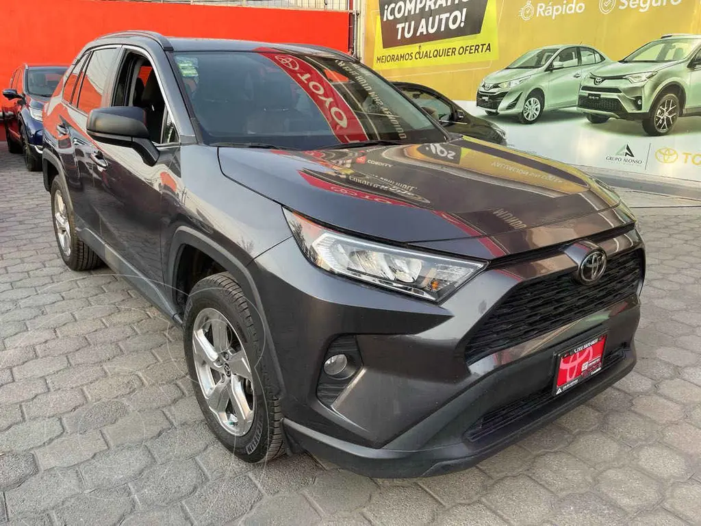 Toyota RAV4 XLE usado (2021) color Gris precio $520,000