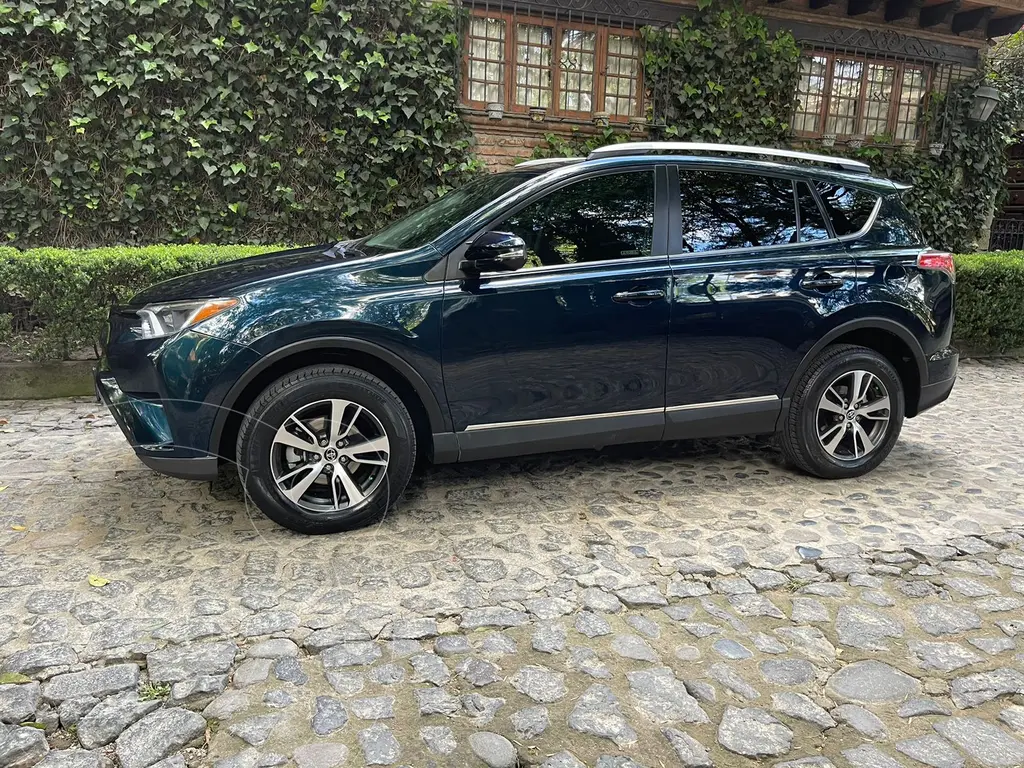 Toyota RAV4 XLE 4WD usado (2018) color Azul precio $337,000