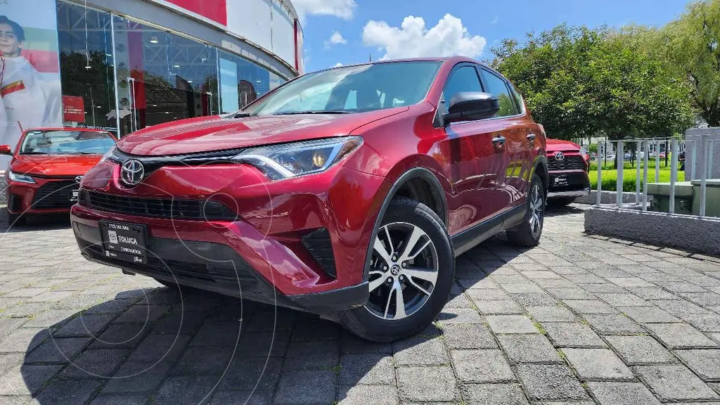 Toyota RAV4 LE usado (2018) color Vino Tinto precio $369,000