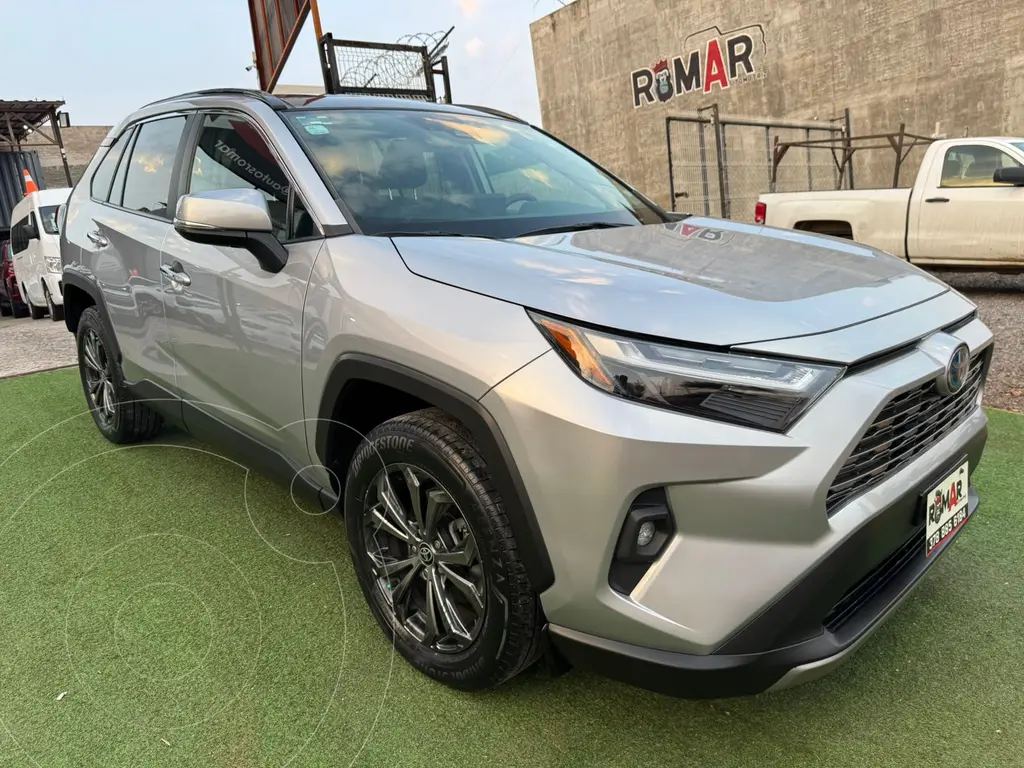 Toyota RAV4 Limited usado (2023) color Plata precio $669,999