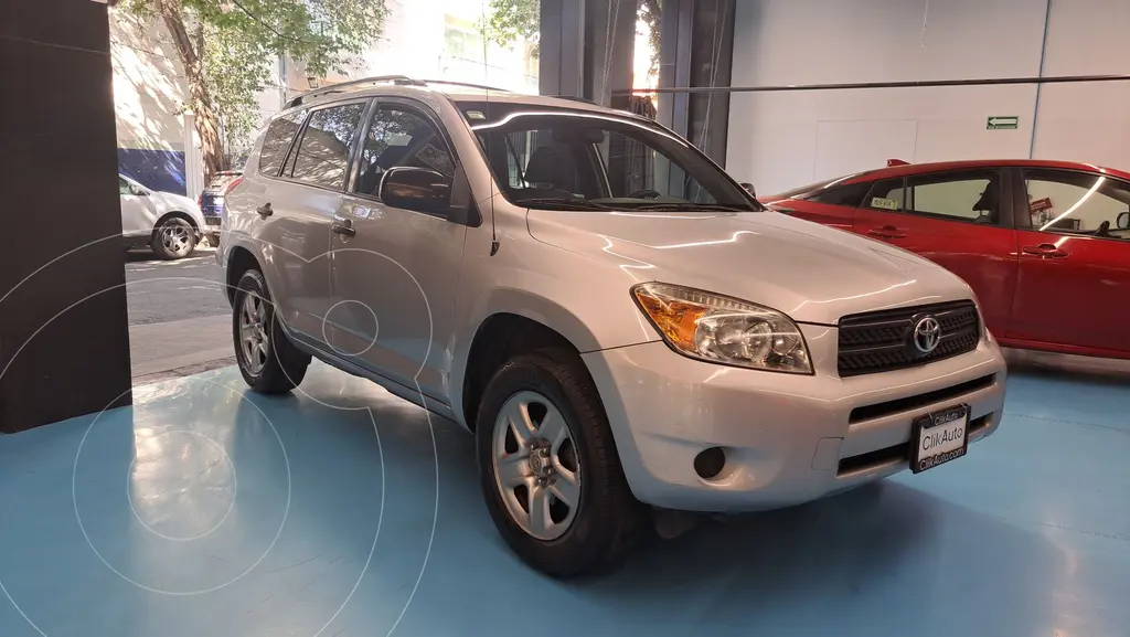 Toyota RAV4 2.4L Base usado (2008) color plateado precio $178,000
