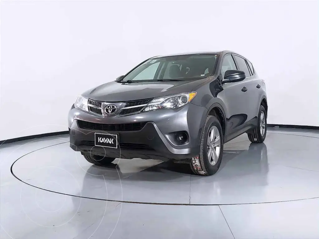 Toyota RAV4 LE usado (2015) color Gris precio $285,999