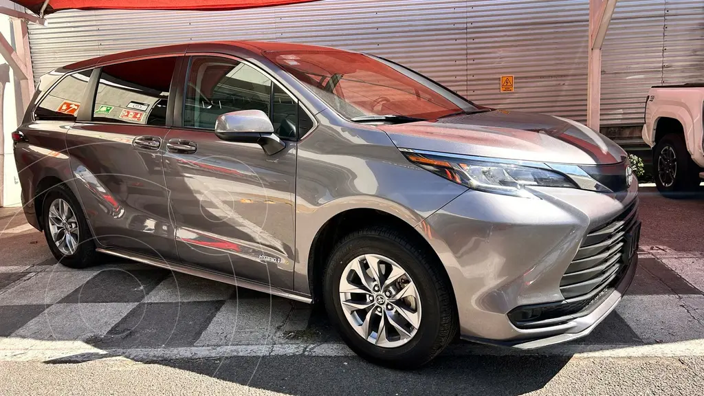 Toyota Sienna HEV LE usado (2021) color Gris precio $570,000