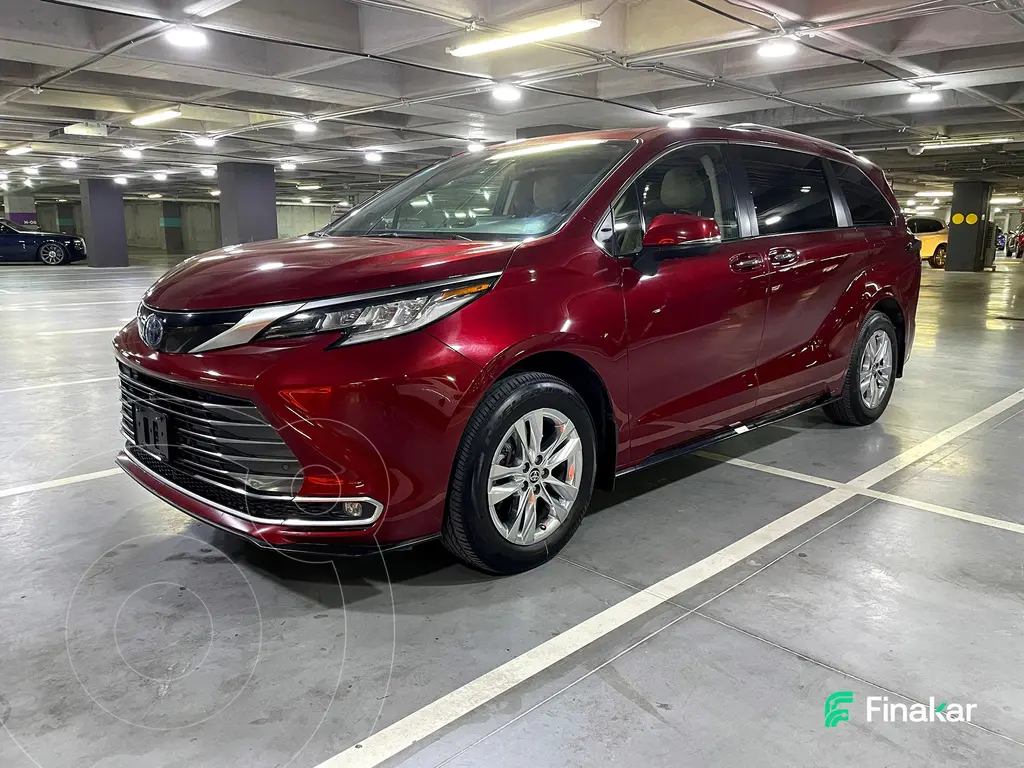Toyota Sienna HEV Limited usado (2022) color Rojo Cobrizo precio $745,000
