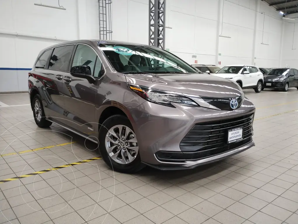 Toyota Sienna HEV LE usado (2021) color Gris precio $650,000