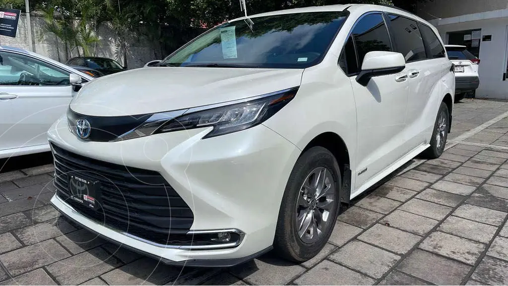 Toyota Sienna HEV XLE usado (2021) color Blanco precio $800,000
