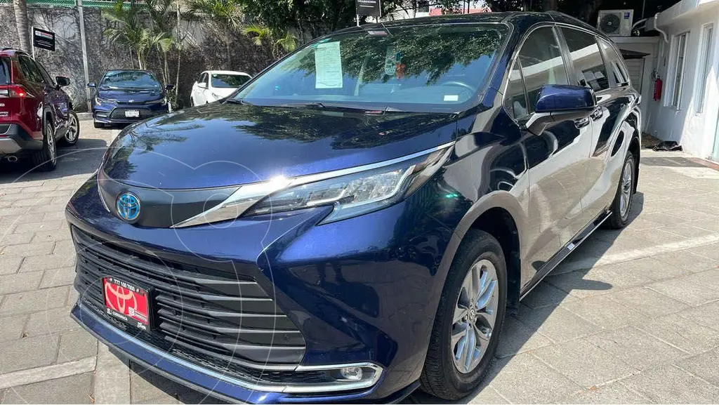 Toyota Sienna HEV XLE usado (2022) color Azul precio $780,000
