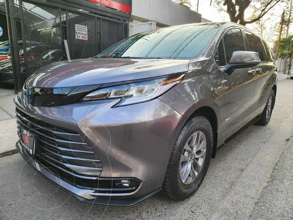 Toyota Sienna HEV Limited usado (2021) color Gris precio $899,900