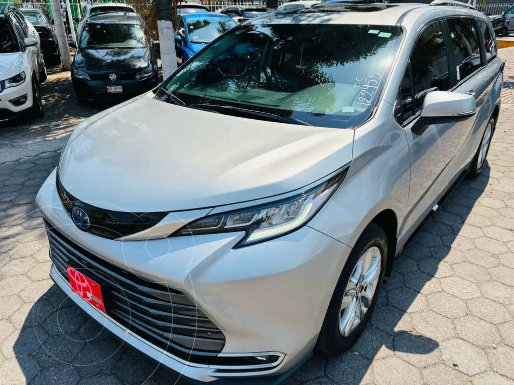 Toyota Sienna HEV Limited usado (2022) color Plata precio $877,000