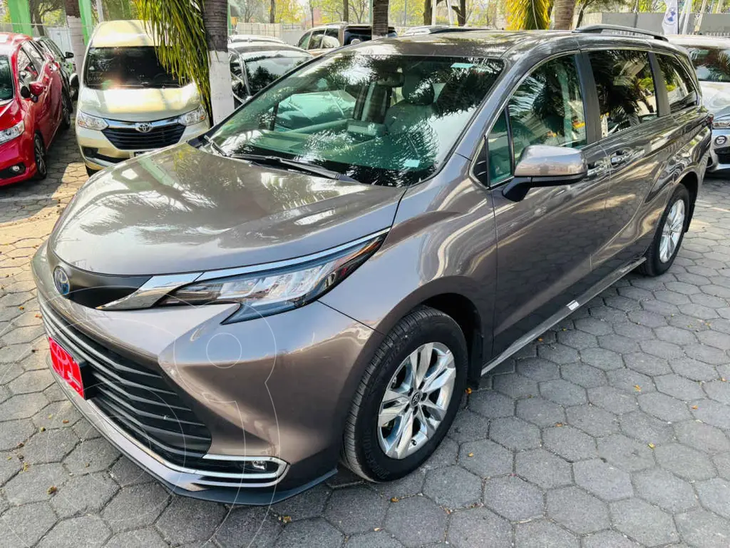Toyota Sienna HEV XLE Piel financiado en mensualidades enganche $241,069 mensualidades desde $21,412