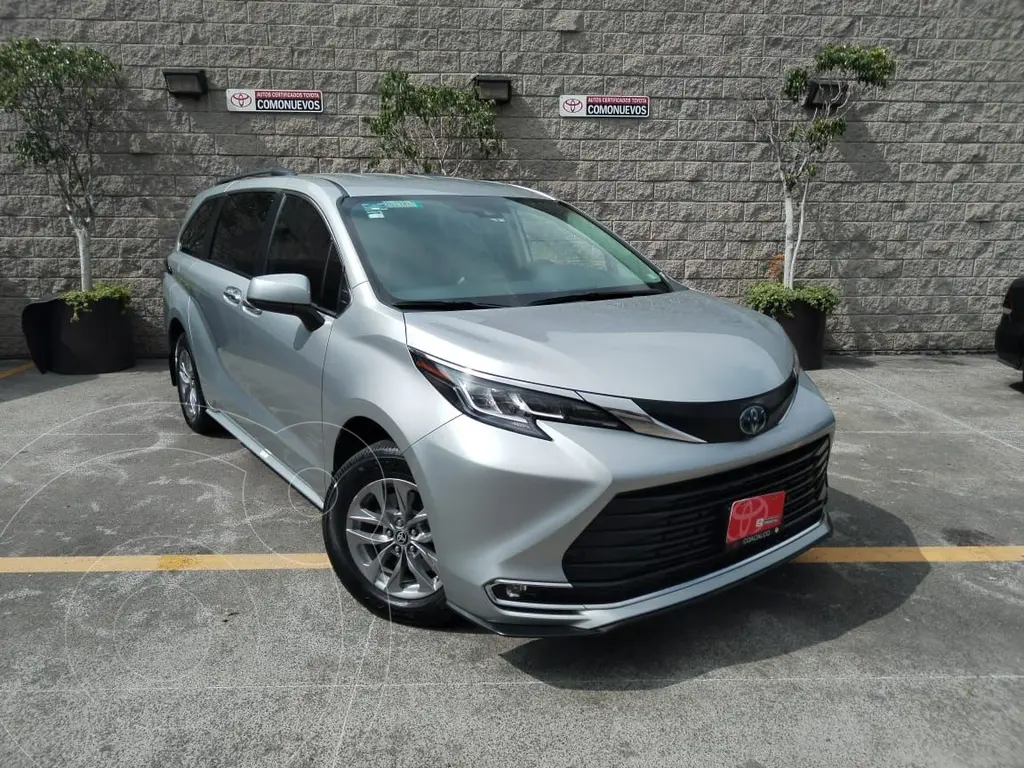 Toyota Sienna HEV XLE usado (2022) color plateado precio $912,000