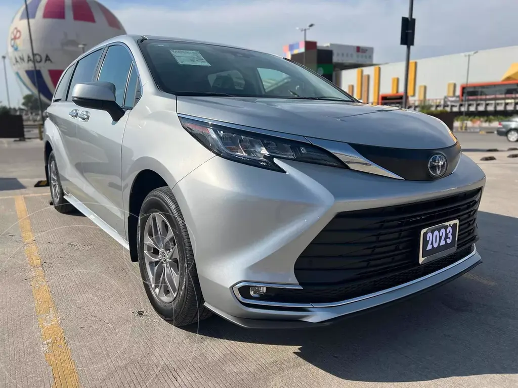 Oferta Toyota Sienna HEV LE nuevo precio $821,500