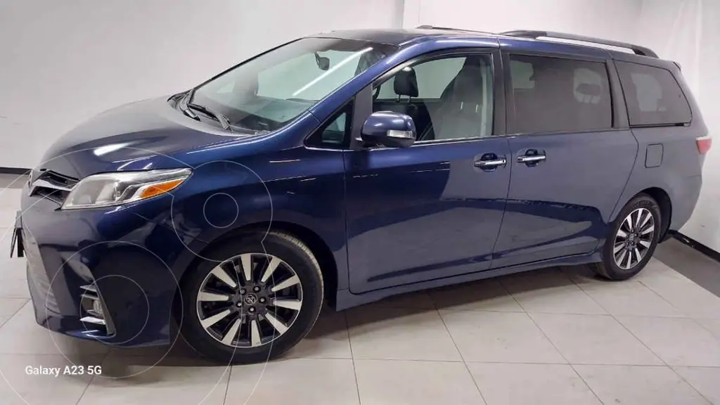 Toyota Sienna Limited usado (2020) color Azul precio $670,000