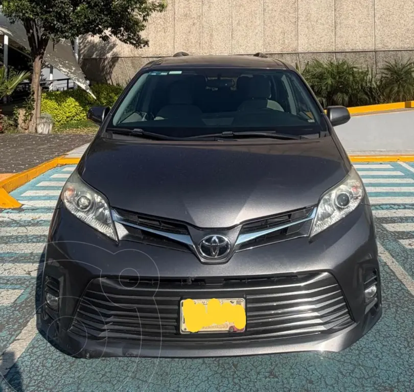 Toyota Sienna XLE 3.5L usado (2019) color Gris Oscuro precio $410,000