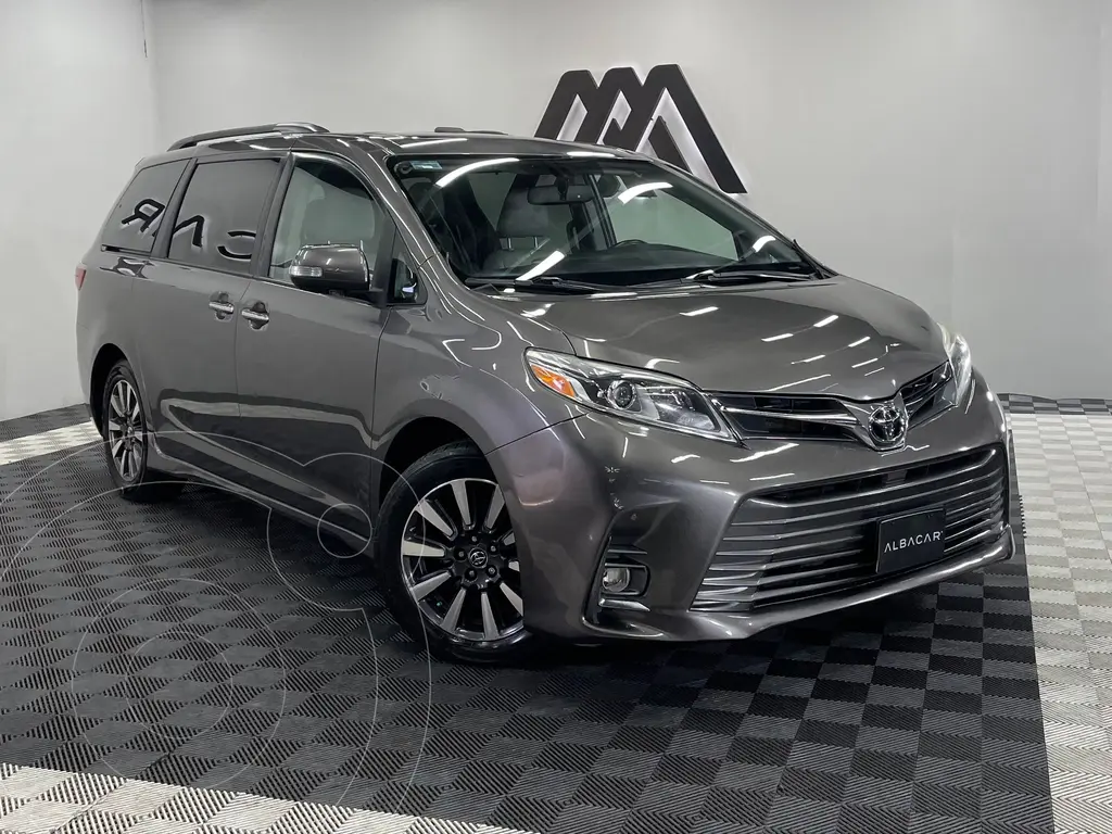 Toyota Sienna Limited usado (2020) color Gris precio $539,999
