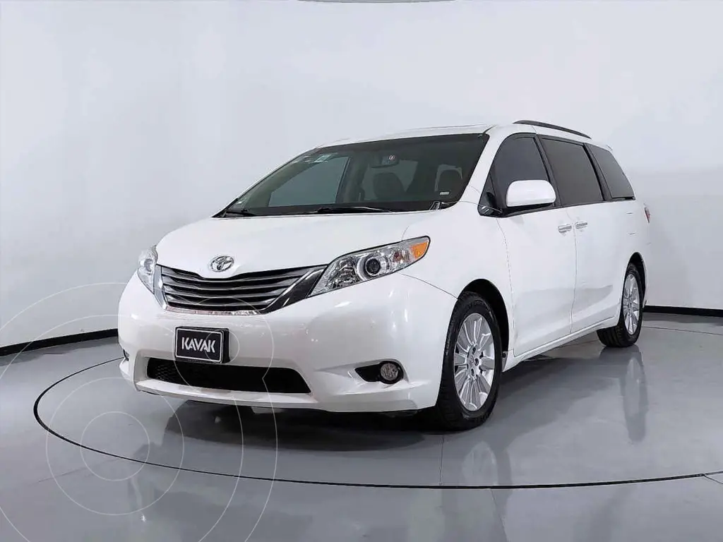 Toyota Sienna XLE 3.5L usado (2015) color Beige precio $390,999