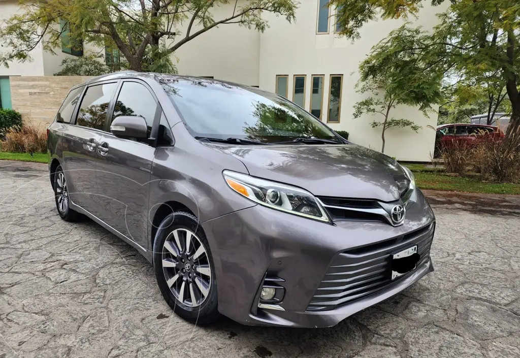 Toyota Sienna Limited usado (2020) color Gris precio $588,500