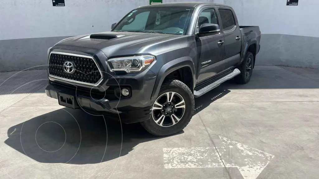 Toyota Tacoma TRD Sport 4x4 usado (2019) color Gris precio $549,000
